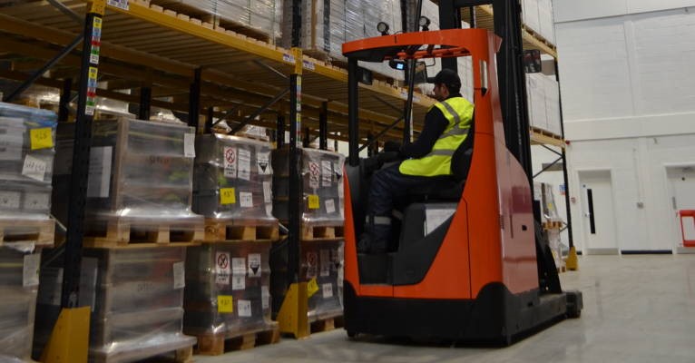 Les chariots pour allées étroites Toyota, moteurs de croissance de SW ...